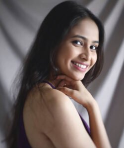 Sayali Deodhar Age, Wiki Husband, Family Biography Instagram