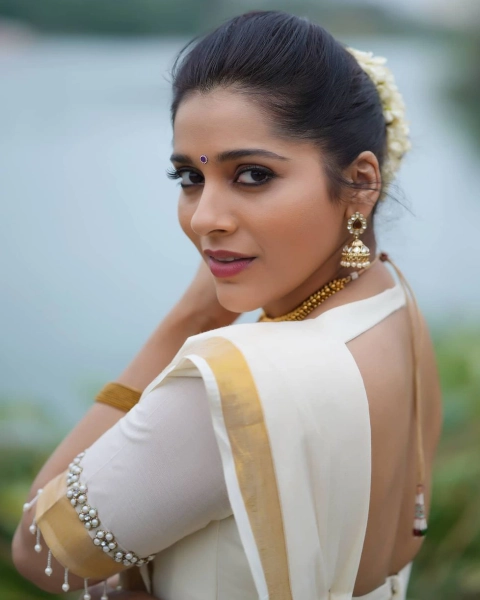 Rashmi Gautam Age, Boyfriend, Family, Biography, Instagram
