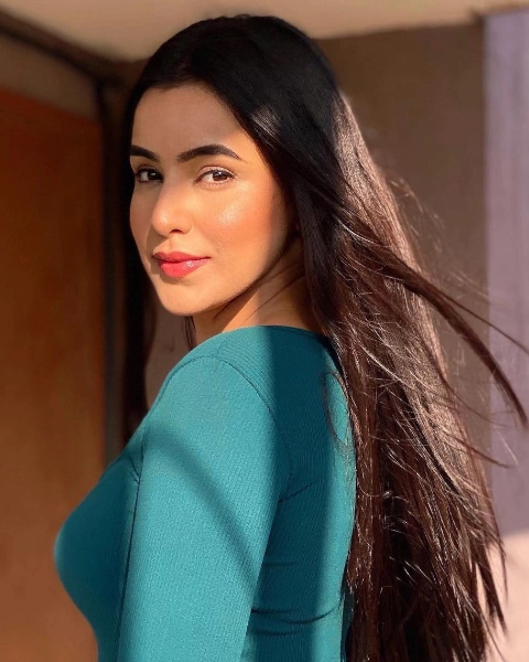 Ankitta Sharma Age, Boyfriend, Family, Biography, Instagram