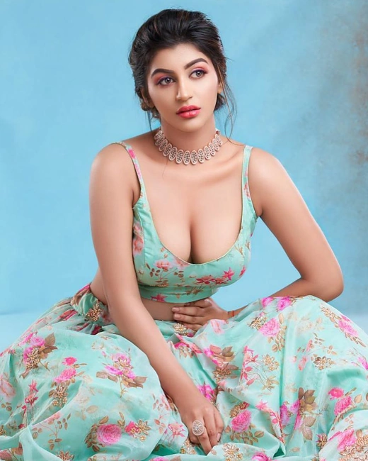 Yashika Aannand Age, Boyfriend, Family, Biography, Movies