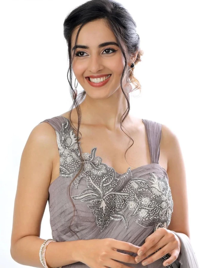 Simrat Kaur, Gadar 2 Actress, Age Boyfriend Family Biography