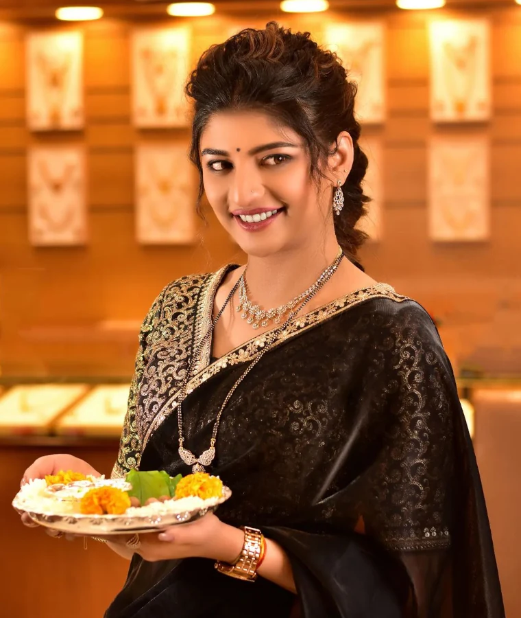 Gayatri Jadhav Age, Biography, Boyfriend, Family, Instagram