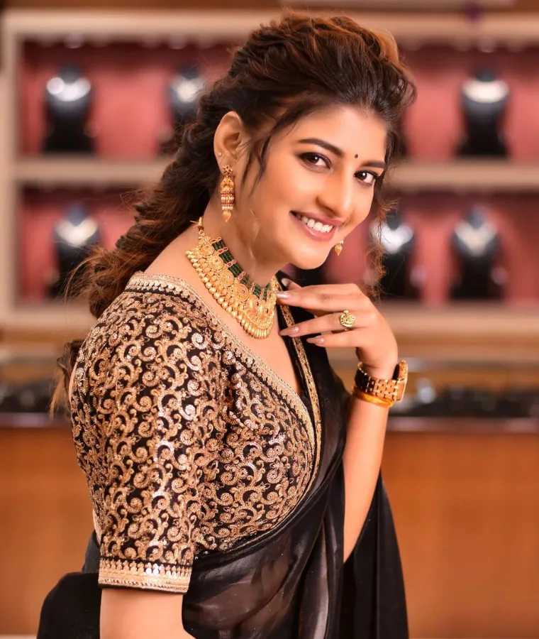 Gayatri Jadhav Age, Biography, Boyfriend, Family, Instagram