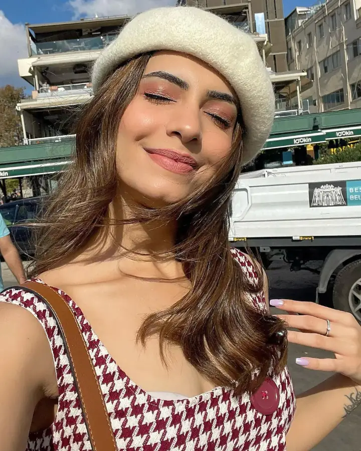 Simrithi Bathija Age Biography, Boyfriend, Family, Instagram