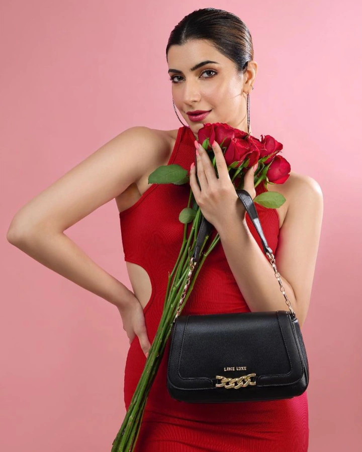 Simrithi Bathija Age Biography, Boyfriend, Family, Instagram