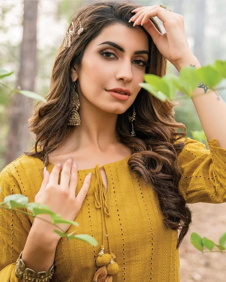 Simrithi Bathija Age Biography, Boyfriend, Family, Instagram