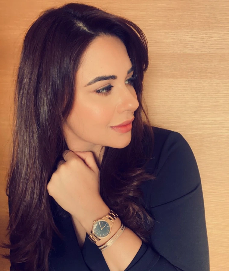 Mandy Takhar Age, Biography, Marriage, Husband, Instagram