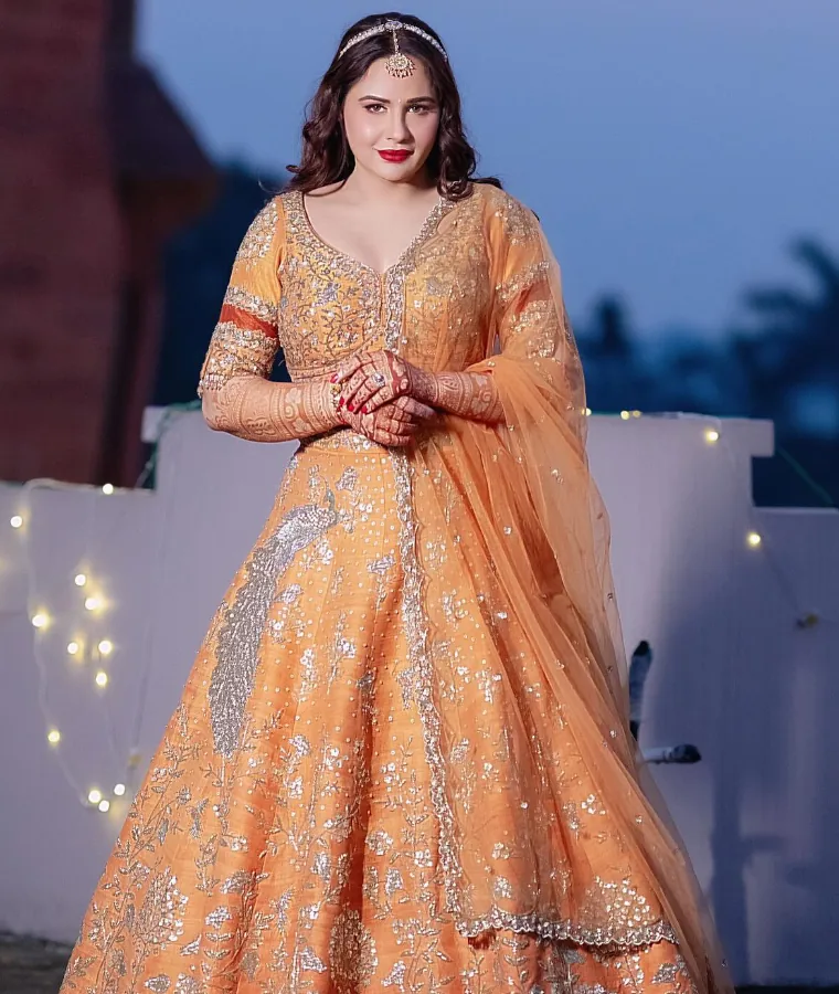 Mandy Takhar Age, Biography, Marriage, Husband, Instagram